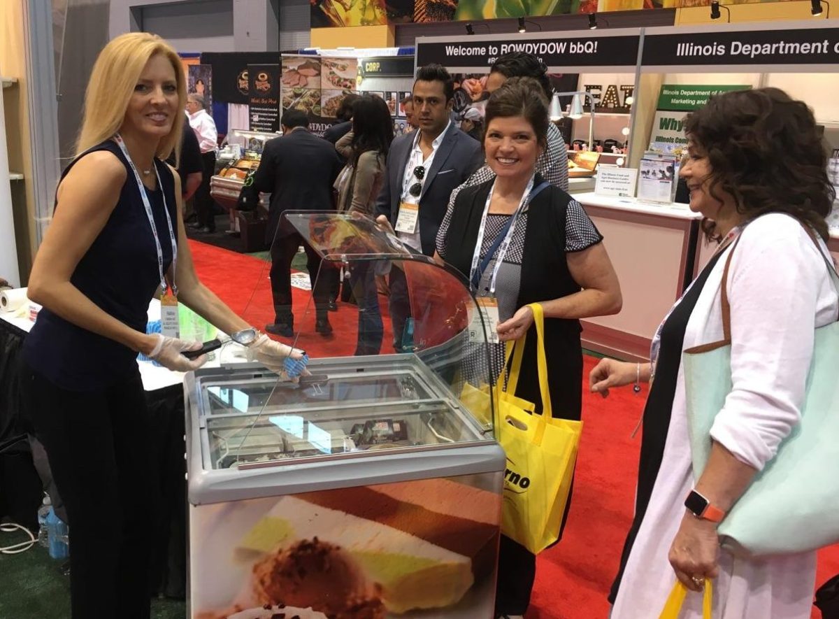 Trade Show Models - Trade Show Staffing Services Chicago